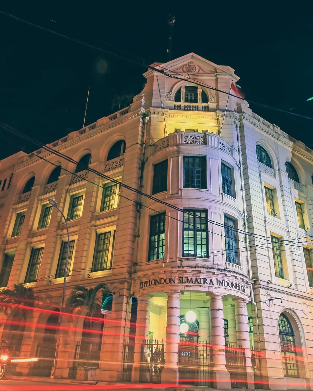 Gedung London Sumatera, Tak Perlu Ke Inggris