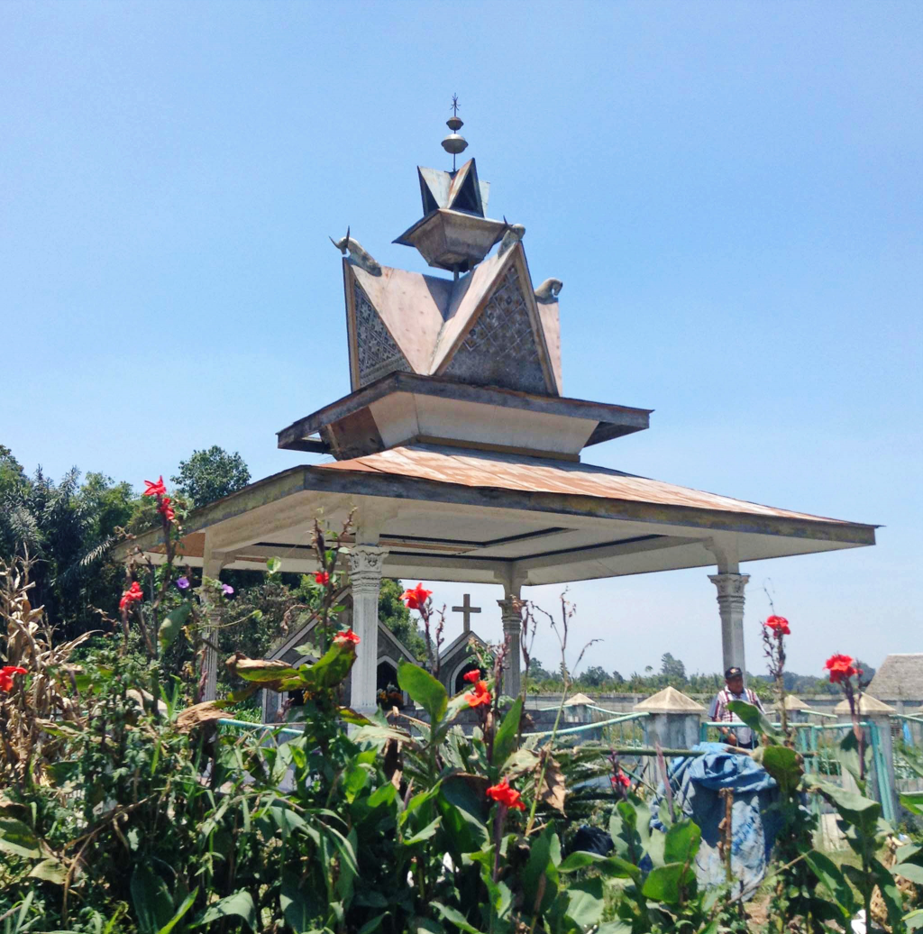 Kenapa Makam / Tugu Orang Batak Sangat Mewah, Begini Penjelasannya
