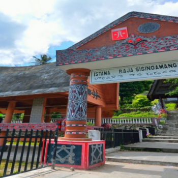Kenapa Makam / Tugu Orang Batak Sangat Mewah, Begini Penjelasannya ...